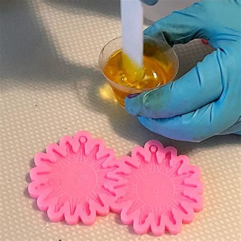 How To Use Alcohol Ink In Epoxy Crafts And Jewelry Resin Obsession