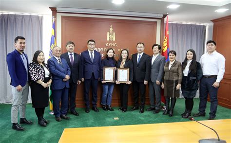 “Хос аз” ХХК д баталгаажуулалтын гэрчилгээ олгов КЮ СЕРТФ ХХК