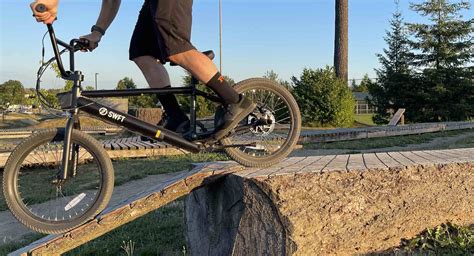 Bmx Bike Switch Jump Mongoose Switch R50 Complete Bmx Red Ebay