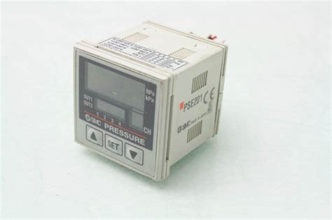 SMC PSE201 Multi Channel Pneumatic Sensor Controller Used Motion Constrained Surplus