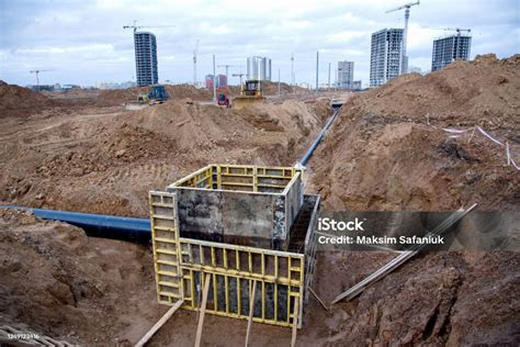 우수 및 지하 유틸리티 펌프 스테이션 하수파이프를 구성하기위한 거푸임 프레임의 콘크리트 더미 난방 시스템을 건설 현장의 콘크리트