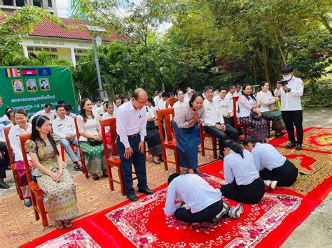 សាលារៀននានាទូទាំងប្រទេសកម្ពុជាបានប្រារព្ធពិធីអបអរសាទរទិវាគ្រូបង្រៀន សារព័ត៌មាន នគរវត្ត