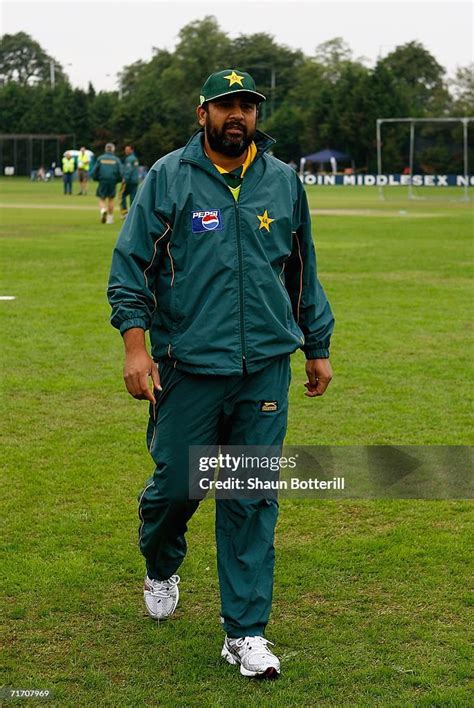 Inzamam Ul Haq The Pakistan Captain Goes Out To Inspect The Wicket