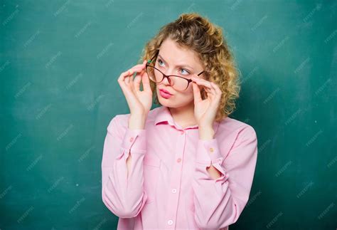 Concepto De Profesor Sexy Chica Inteligente Enseñándote Déjeme Ver