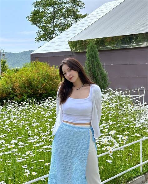 Pin By 𝙺𝚒𝚜𝚜𝚎𝚍 𝚋𝚢 𝚝𝚑𝚎 𝚖𝚘 On Lea Navvab Women Lea Style