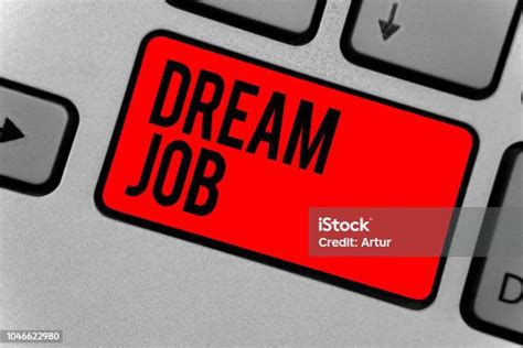 꿈의 직업을 보여주는 텍스트 기호 개념 사진 행위는 지급의 월급을 주는 Hapiness 레드 키보드 키 의도 반사 문서 컴퓨팅 컴퓨터 만들 먹고 싶어하는에 대한 스톡 사진