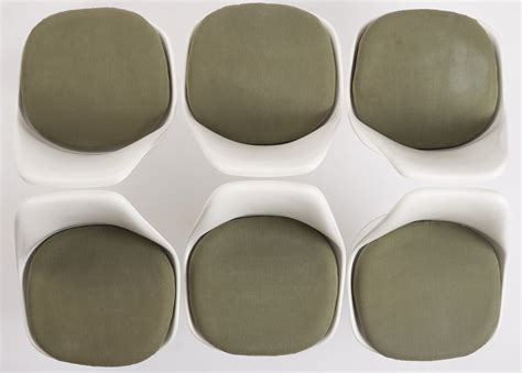 Eero Saarinen Bord Och Sex Stolar Tulip Knoll Sannolikt 1960 Tal Bukowskis