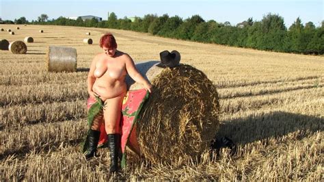 Anna Naked On Straw Bales Pics XHamster