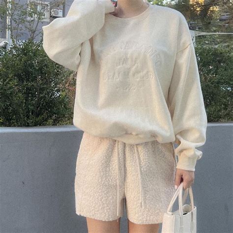 무드먼트 4color봄ver추가 세인트 자수 레터링 기모 라운드넥 루즈핏 아방 겨울 맨투맨 티 위시버킷