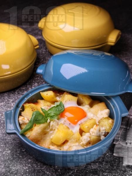 Запечени картофи на фурна с прясно сирене яйца и сирене пармезан