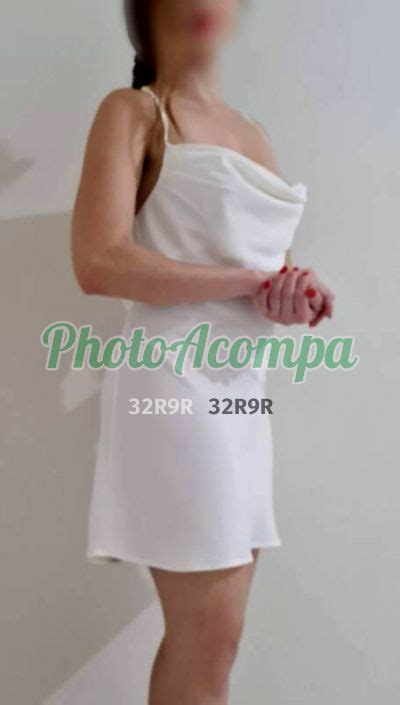 Jéssica Garota Branquinha Com Cabelos Compridos E Naturais