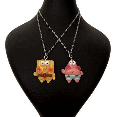 قیمت و خرید گردنبند مدل دوستی پاتریک و باب اسفنجی بسته 2 عددی