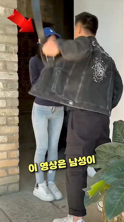 애인을 놀래켜 벽에 그림을 그린 남성 Youtube