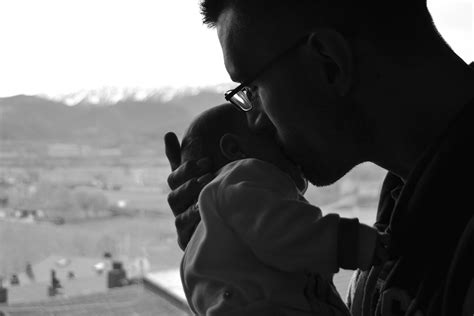 무료 이미지 남자 사람 검정색과 흰색 화이트 사진술 검은 단색화 감정 상호 작용 흑백 사진 인간 위치 4608x3072 131915 무료