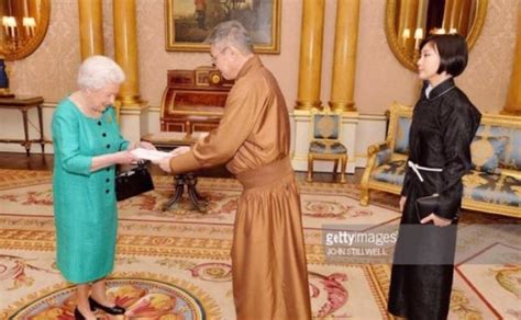 Элчин сайд С Баярыг эсэргүйцэн Лондонд монголчууд дахин жагсав