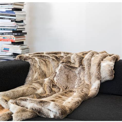 Plaid En Fausse Fourrure Brodé Marron Clair Maisons Du Monde