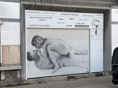 Cahier caché dessins érotiques et ou pornographiques