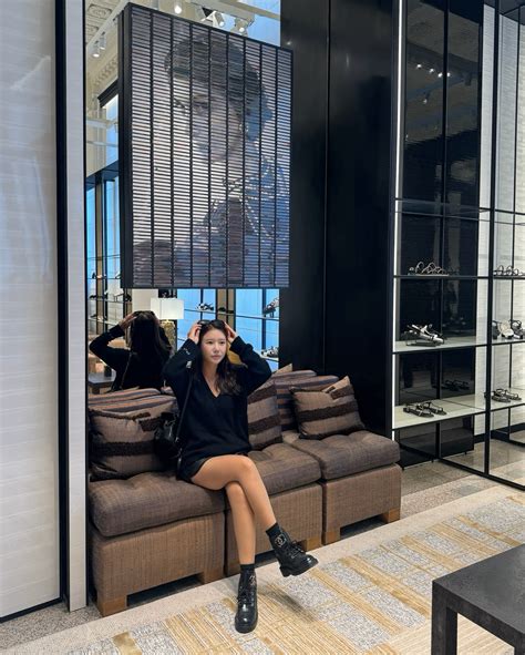 지 혜 샤넬신세계헤리티지🖤 내 담당셀러님이 여기로 옮기심 물건도 볼거리도 많음 앞으로 샤넬은 여기올듯 샤넬디올에르메스개미지옥3대장😇 샤넬 샤넬신세계