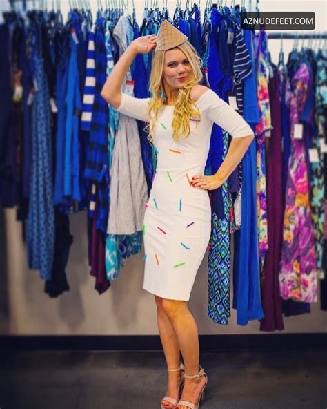 LAURA ELIZABETH HALL Feet AZNudeFeet