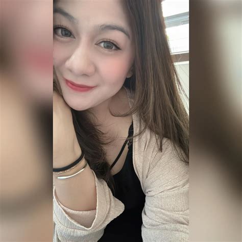 正常男生會跟才認識一週的女生🤬 一直聊基金投資什麼鬼的嗎？ 不想回應，還自己一直開話題 傻了是不是 信你個鬼👻👻👻👻👻 看你能掰到什麼地步 哦
