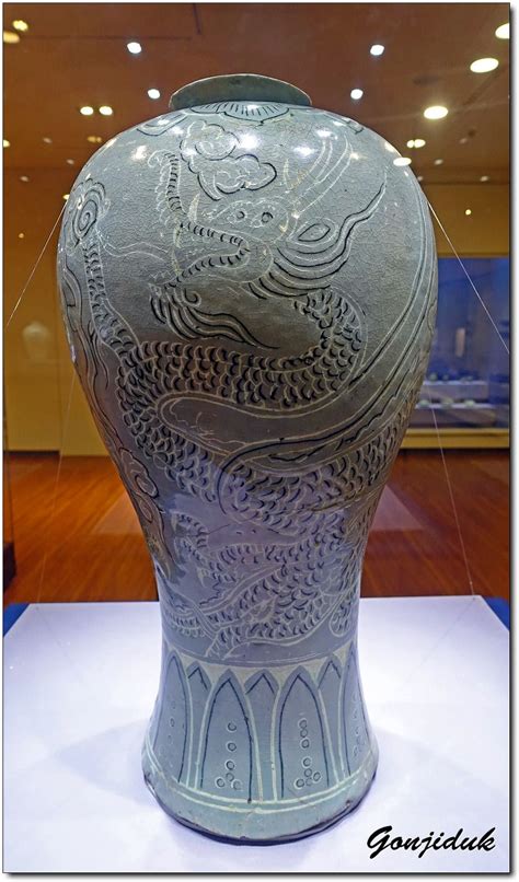 전주국립박물관 고려청자 나무 조각 조각 도자기