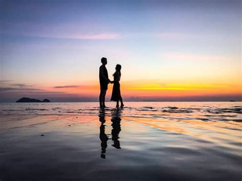 Couple Silhouette Beach
