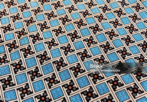 철두철미 패턴을 인도네시아 바틱 원단 제조법을 배워 보세요 패턴에 대한 스톡 사진 및 기타 이미지 패턴 0명 2015년 Istock