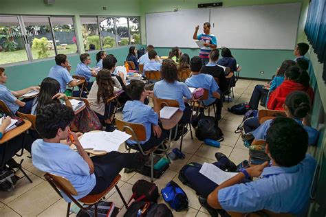 Polémica por guías sexuales entra a clases La Teja