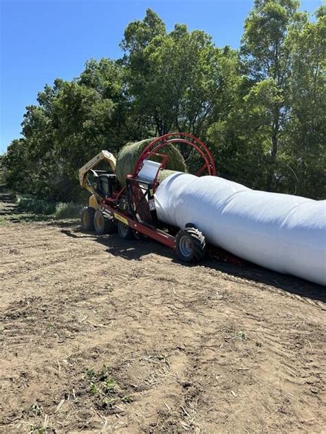 Bale Wrapping Tuttle Nd