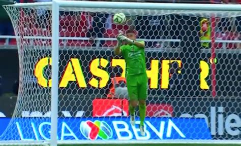 Chivas Vs Querétaro El Error De Miguel Jiménez Que Le Costó El Triunfo Al Rebaño Infobae