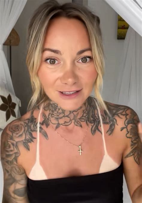 Une Femme Sest Fait Tatouer Son Maillot De Bain Pour Rester Bronzée