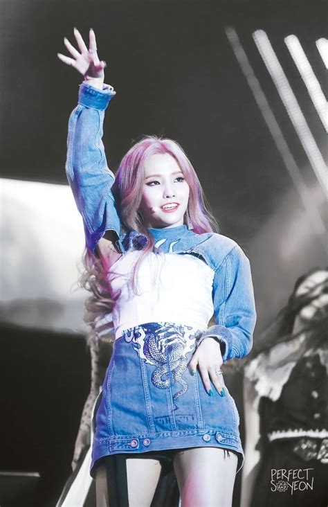 Pin En G I DLE Ropa Celebridades Trajes