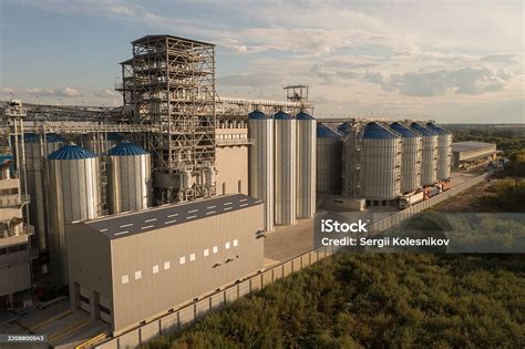 시골의 곡물 저장 사일로 및 엘리베이터 단지 공중 산업 농업 전망 0명에 대한 스톡 사진 및 기타 이미지 0명 건축물 경제 Istock