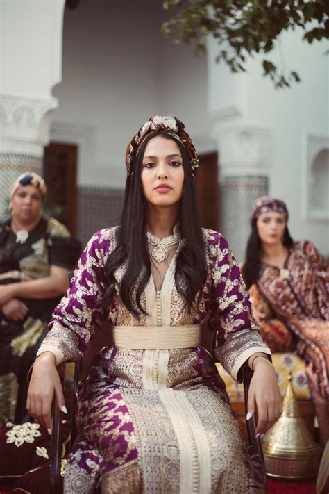 Mnal Benchlikhaa Annonce Son Nouvel Album Arabian Heartbreak