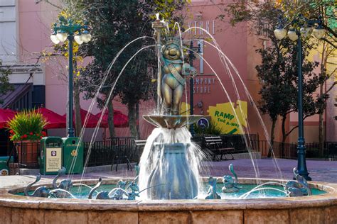 Photos Miss Piggy Removed From Muppets Fountain For Refurbishment At
