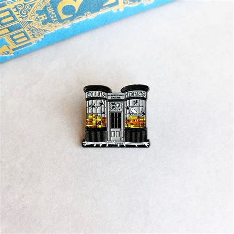 Enamel Pin Ollivanders The Book Case