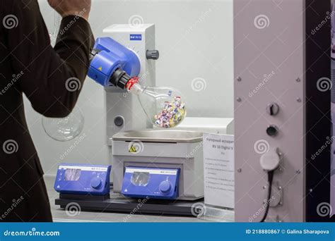 Laboratory Rotary Evaporator Rotating Chemical Flask For Evaporate Solvent From Yellow Liquid