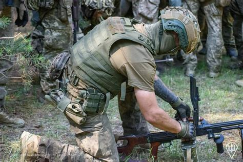 Артилерія ЗСУ розбила підрозділи противника на вогневих позиціях та знищила склади боєприпасів