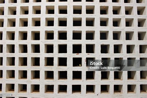 Dinding Bata Berongga Foto Stok Unduh Gambar Sekarang Beton Lubang Deskripsi Fisik