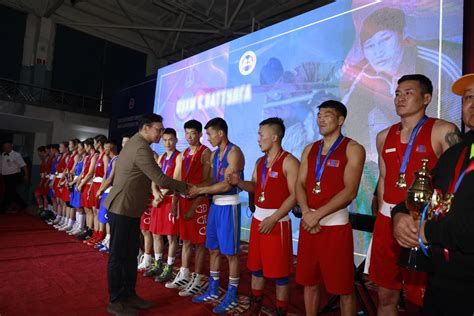 Тойм Д Ганбатын “агсамналтай” чуулган эхэлж ах дүү “Батууд” аавын хаалга татав Eguur Mn