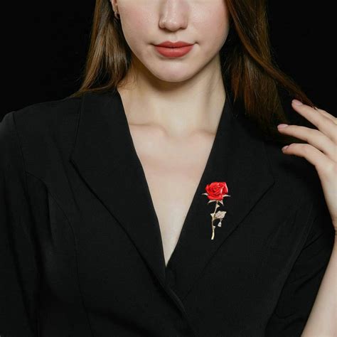 Badu Bg Брошки с цветя от червена роза с кристали за жени Елегантен букет от цветя на лале игли