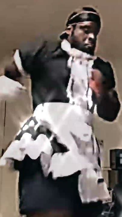 негр в костюме горничной Youtube