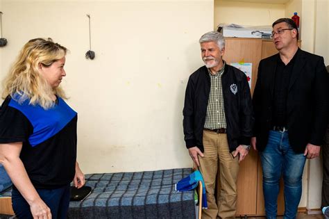 Президент Чехії у Дніпрі відвідав переселенців з Херсонщини Читайте на Ukr Net