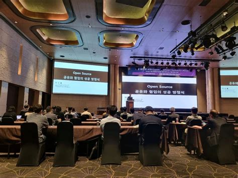 Linkedin Choonho Son 페이지 오픈 테크넷 서밋 2023 참석했습니다 오늘 주제는 Ai 시대 기업 경쟁력 확보를 위한 오픈 소사 역량 강화 전략 입니다