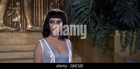 Los Angelescausa Elizabeth Taylor As Queen Cleopatra With Isabelle