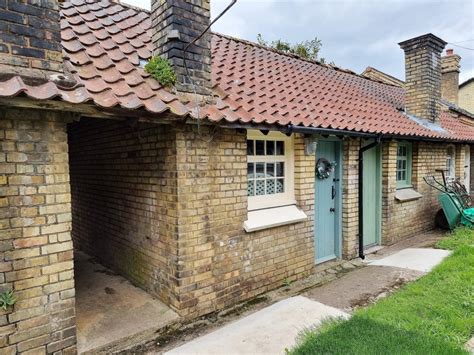 3 Bedrooms Semi Detached House For Sale In Silsoe Bedfordshire