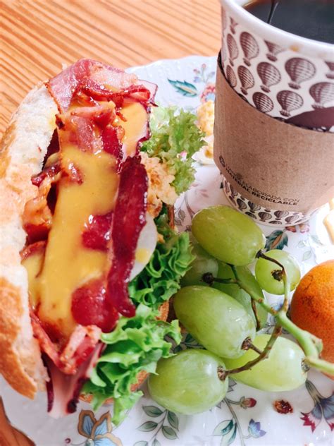 사랑가득아침 새학기 첫미팅없던 입맛에 갑작 생각난 바게트 샌드위치를 위해 딱 그재료 사와 만들었어요 로스트비프햄과 베이컨