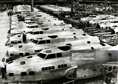 Boeing B 17 Bomber Photos And Premium High Res Pictures Getty Images