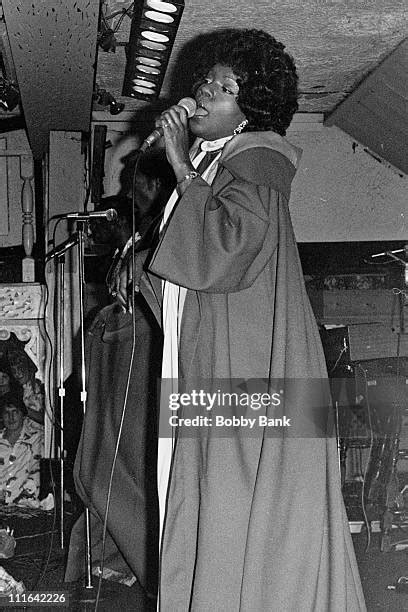 Gloria Gaynor 1970s Photos And Premium High Res Pictures Getty Images