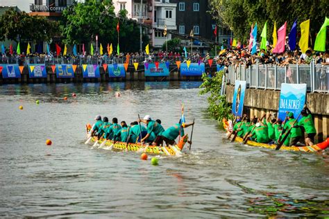Ho Chi Minh Viet Nam 23 April 2023 Blurry Motion Of Boat Racing In